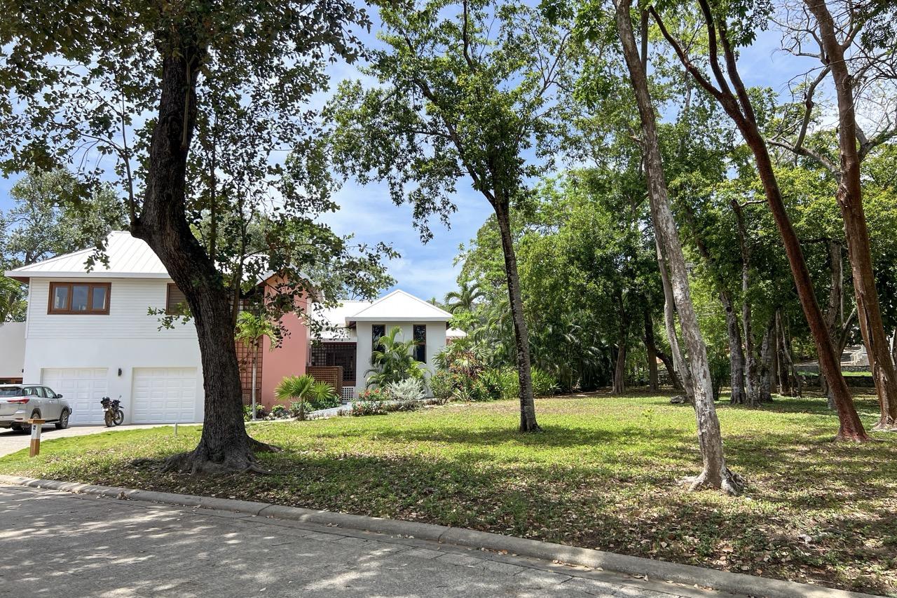 Exclusive Island Address! Lot 21 Lawson Rock - Roatan Realty Solutions ...
